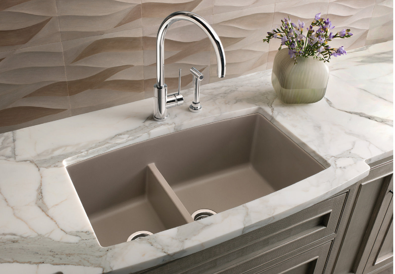 Blanco PERFORMA 1¾ Low Divide 33 in SILGRANIT Kitchen Sink — Rise